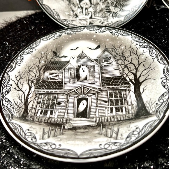 eaton fine dining | Holiday | Set Of 4 Halloween Fine Dining Plates ...